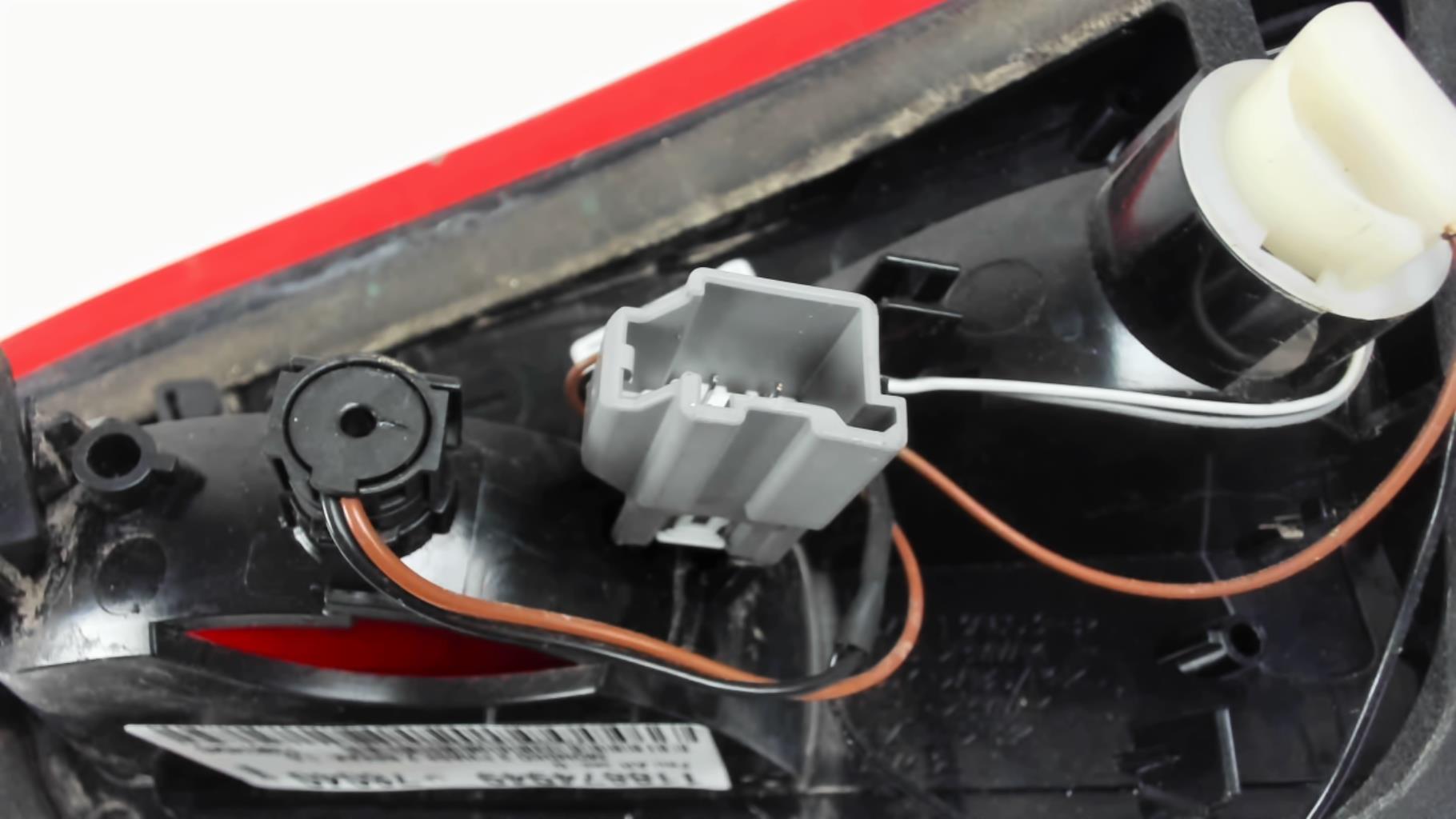 Feu arriere secondaire gauche (feux) FORD MONDEO 3 PHASE 2 BREAK Diesel ...