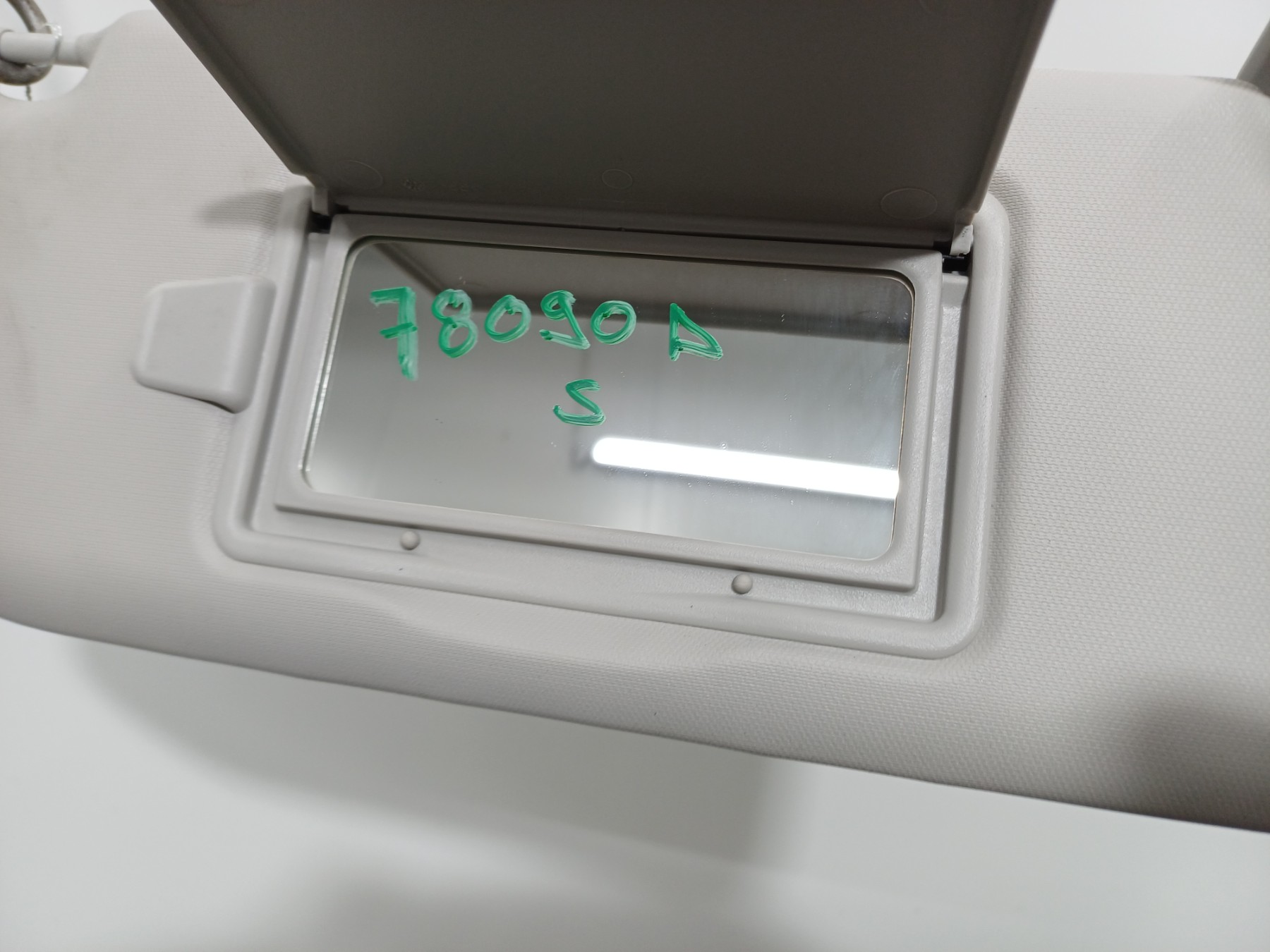Pare soleil droit CITROEN C3 3 PHASE 2 Essence 2023 | AutoPieces.fr