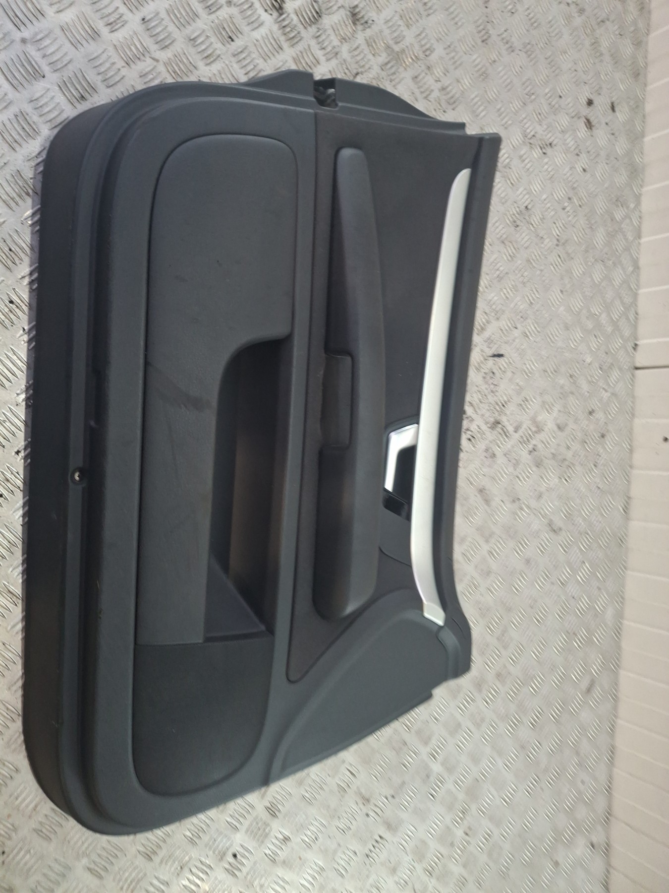 Panneau de porte avant gauche d'occasion pour AUDI A4 2 - Rosny Auto Pièces