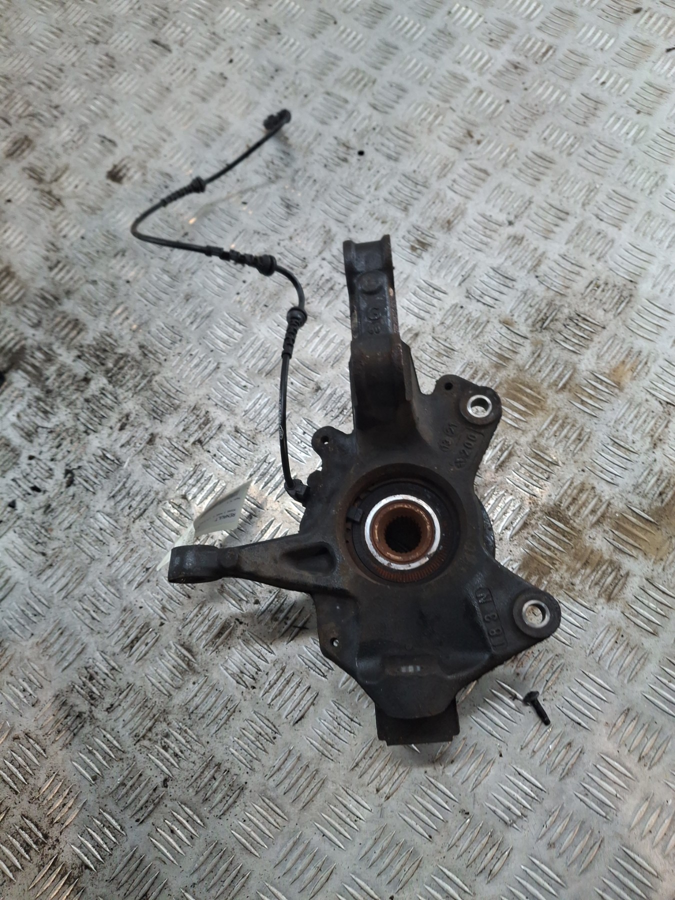 Moyeu avant gauche d'occasion pour RENAULT MEGANE 3 PHASE 3 - Rosny ...