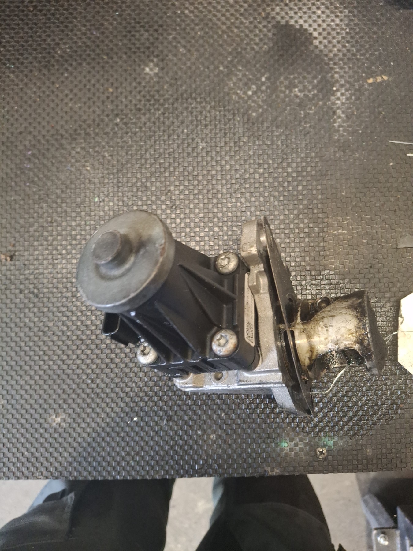 Vanne EGR d'occasion pour RENAULT SCENIC 3 PHASE 2 - Rosny Auto Pièces