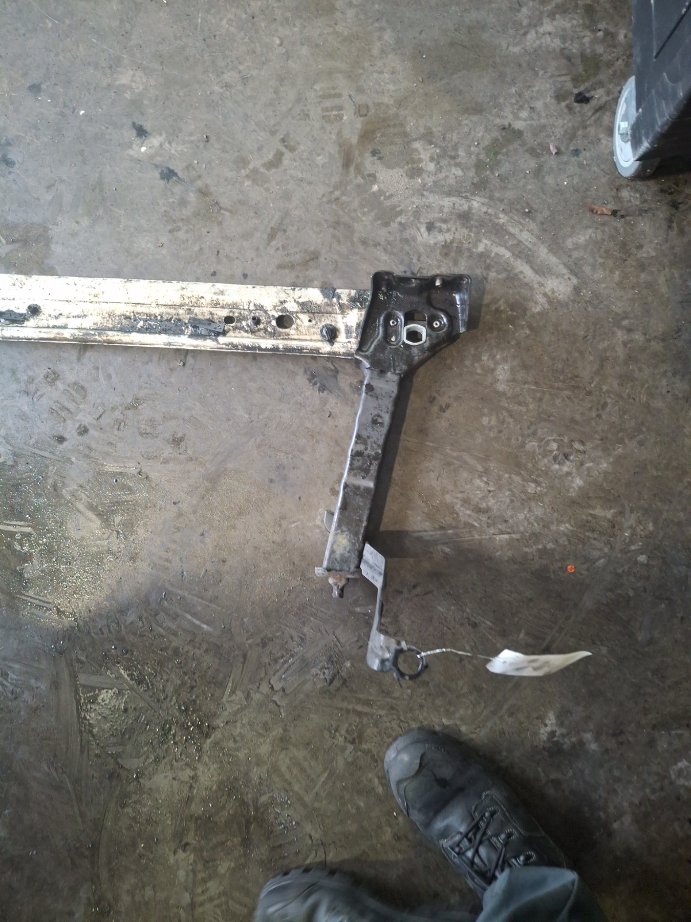 Demi berceau d'occasion pour RENAULT SCENIC 3 PHASE 2 - Rosny Auto Pièces